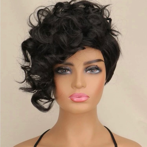 AMK Exchange 🗣💲🛍👤👥🫂 | Hair | Riley I Asymmetrical Curly Precision Cut ...